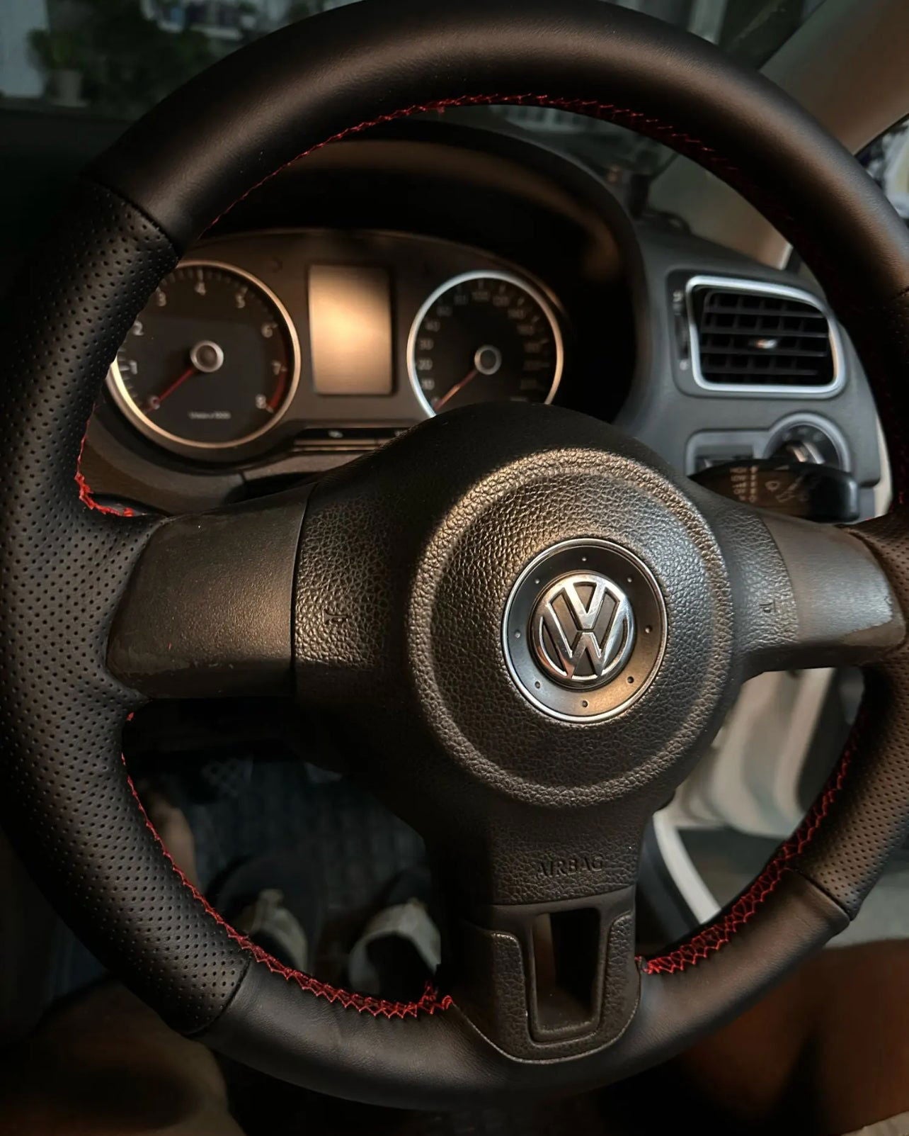 Volkswagen Polo Custom Steering Wheel Stitch on Cover